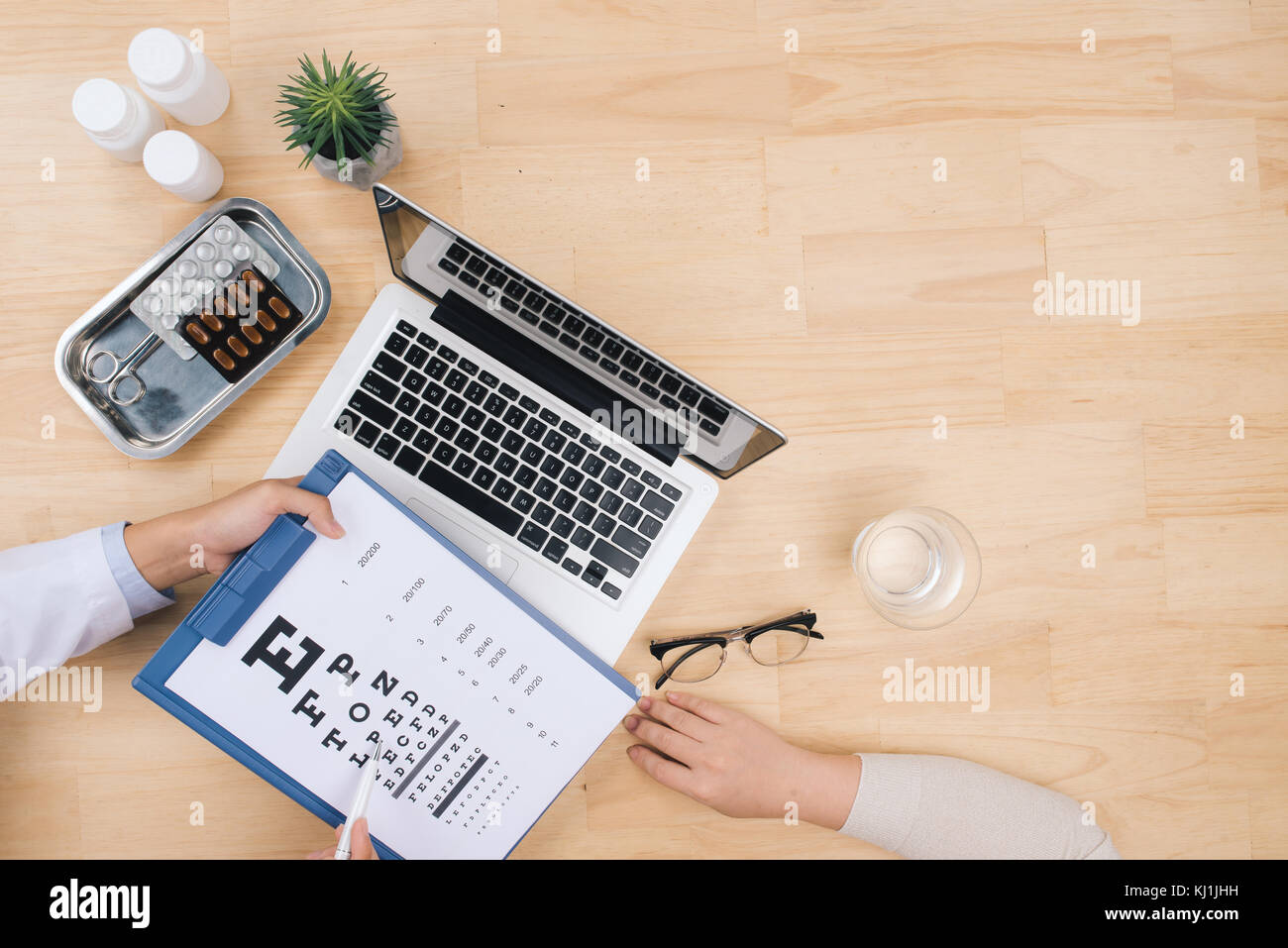 Medical prescription form hi-res stock photography and images - Alamy