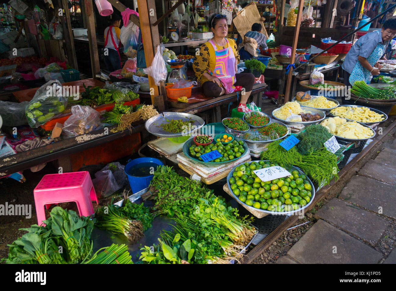 Maeklong Railway Market Stock Photo - Alamy