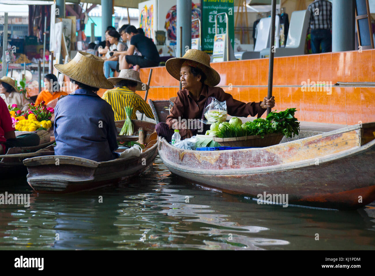 Damnoen Saduak floating market Stock Photo - Alamy