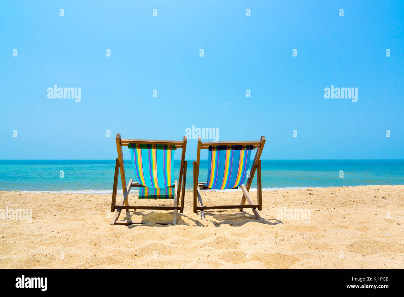 Sunny beach scene lounge hi-res stock photography and images - Alamy