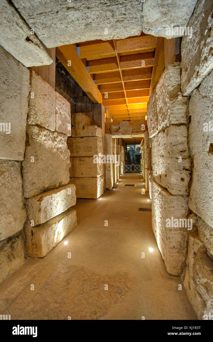 Interior of the colosseum by night hi-res stock photography and images ...