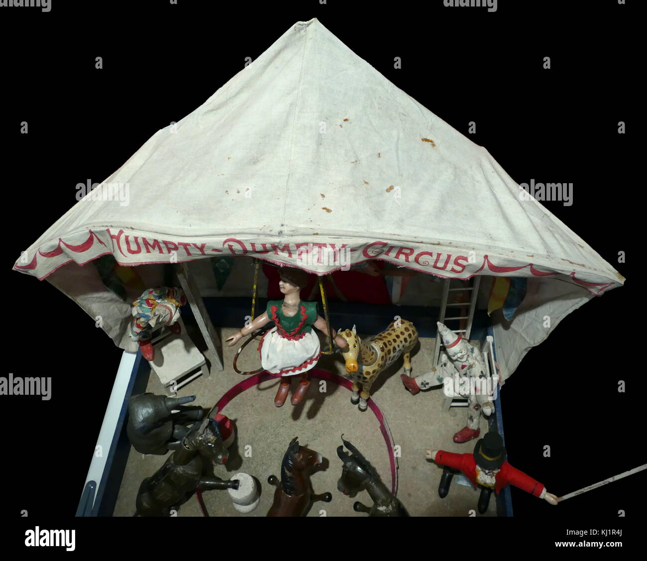 Humpty dumpty hi-res stock photography and images - Alamy