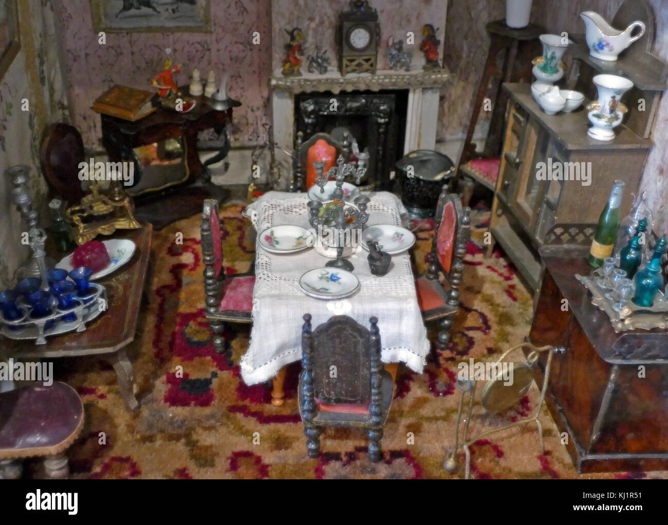 Interior of an early Victorian Dolls House (Tregear Manor, Cornwall ...