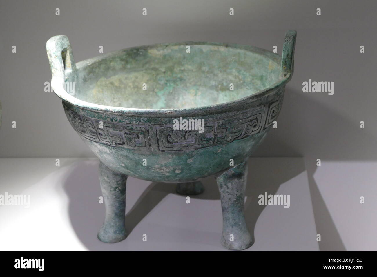 Chinese ritual food vessel, ding. Bronze, Western Zhou dynasty (c.1 050 ...