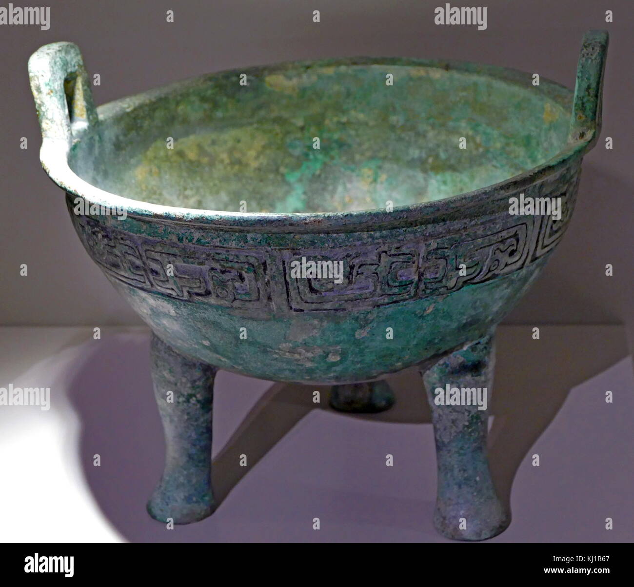 Chinese ritual food vessel, ding. Bronze, Western Zhou dynasty (c.1 050 ...