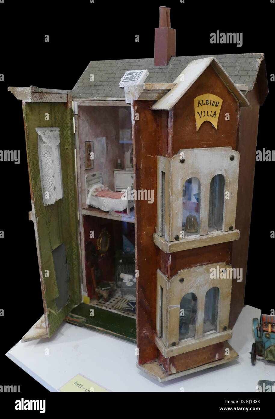 English doll house hi-res stock photography and images - Alamy