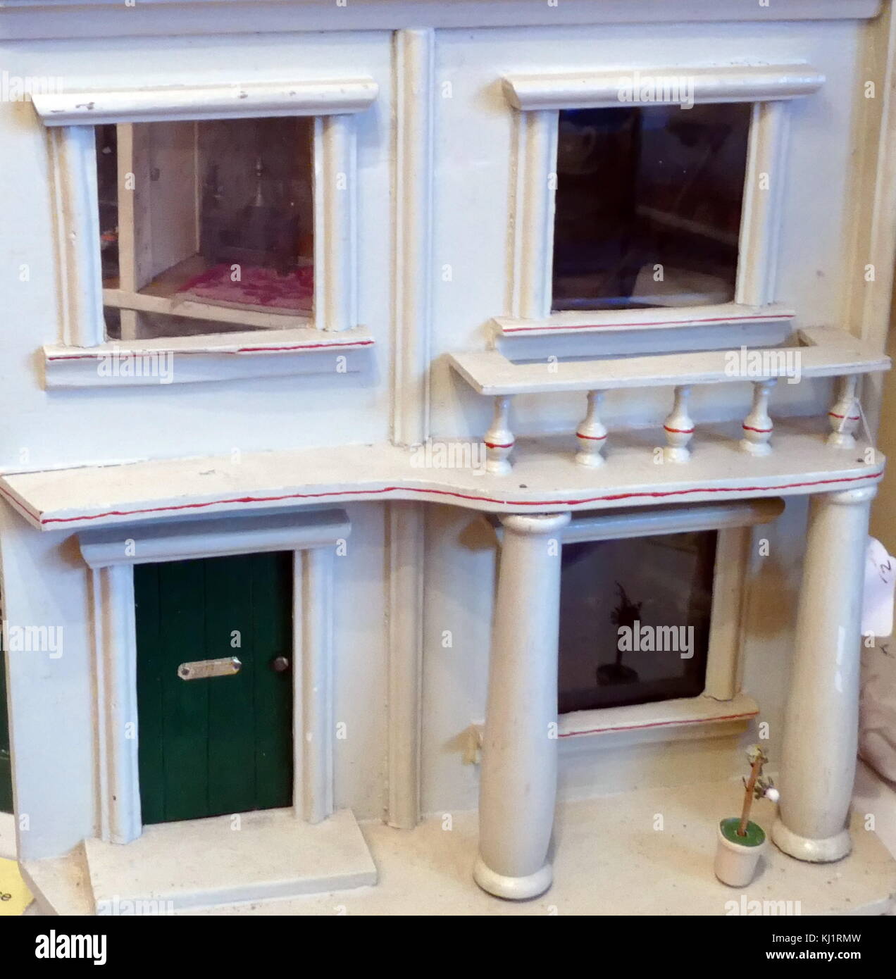 Triang house hi-res stock photography and images - Alamy