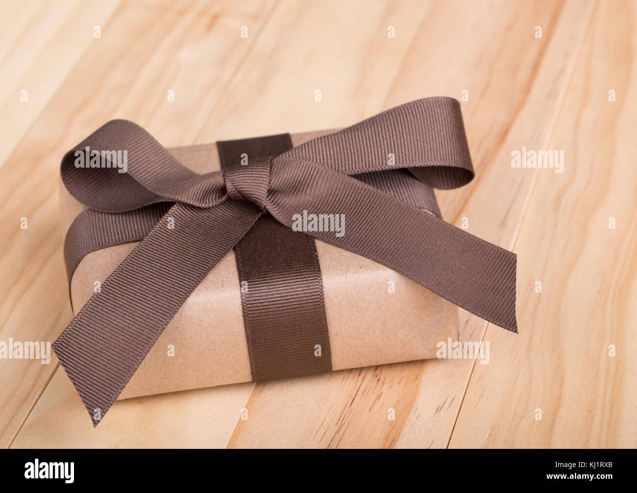 Package bow hi-res stock photography and images - Alamy