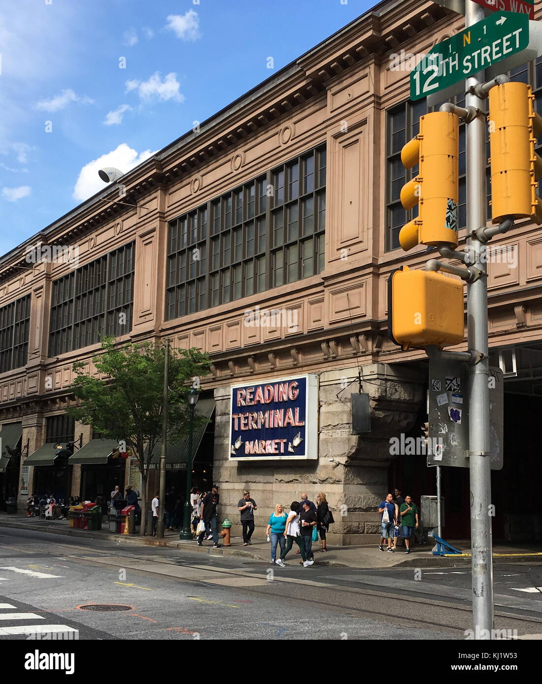 Downtown philadelphia market street hi-res stock photography and images ...
