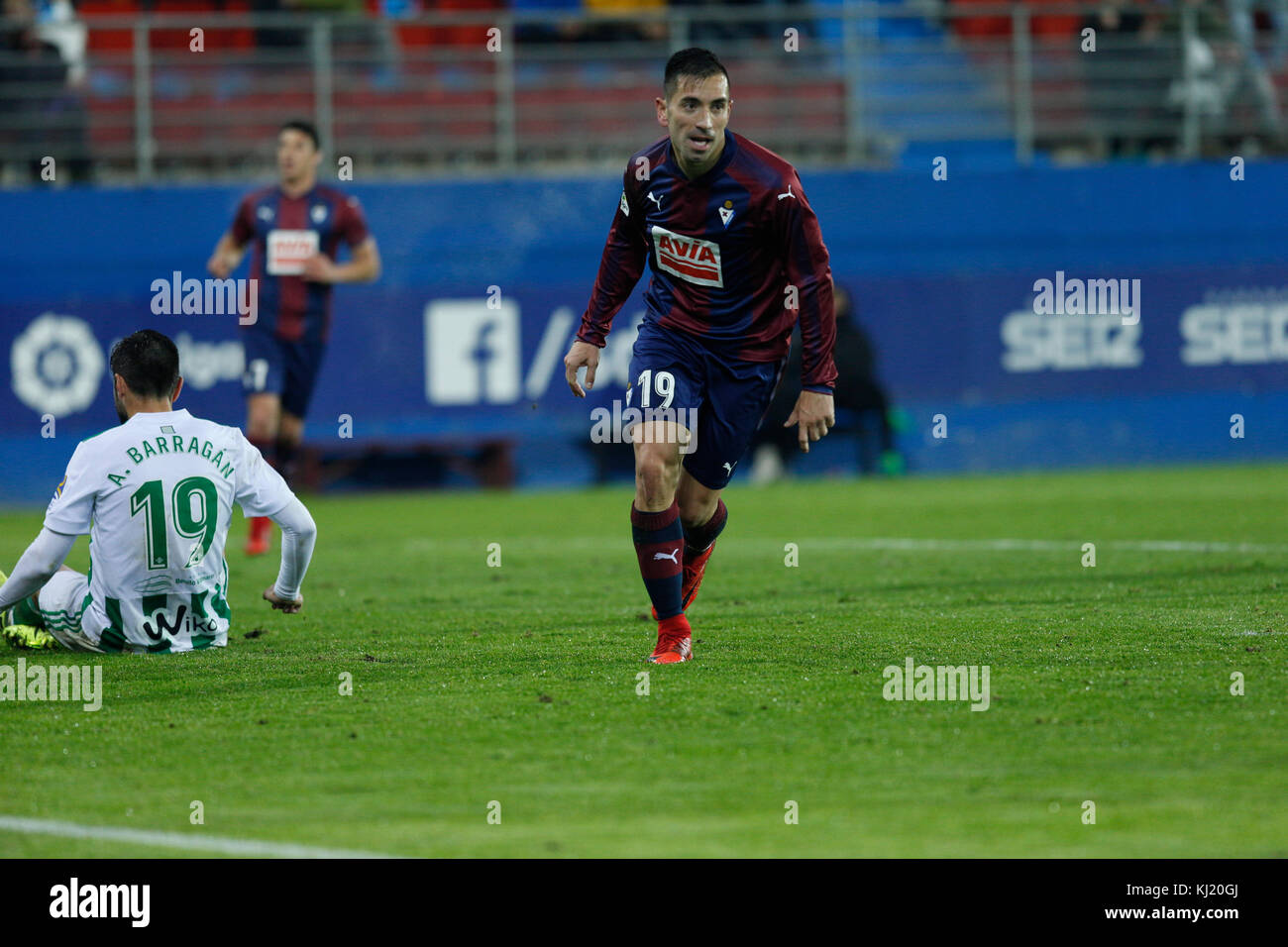 Eibar, Spain. 20th Nov, 2017. (19) Charles Dias de Oliveira celebrate ...