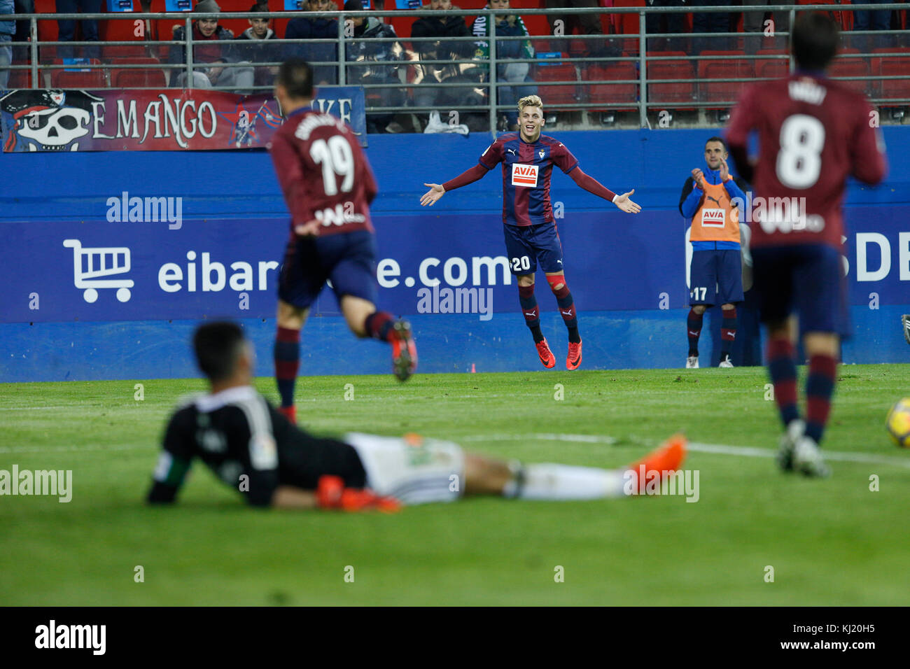 Eibar, Spain. 20th Nov, 2017. (19) Charles Dias de Oliveira celebrate ...