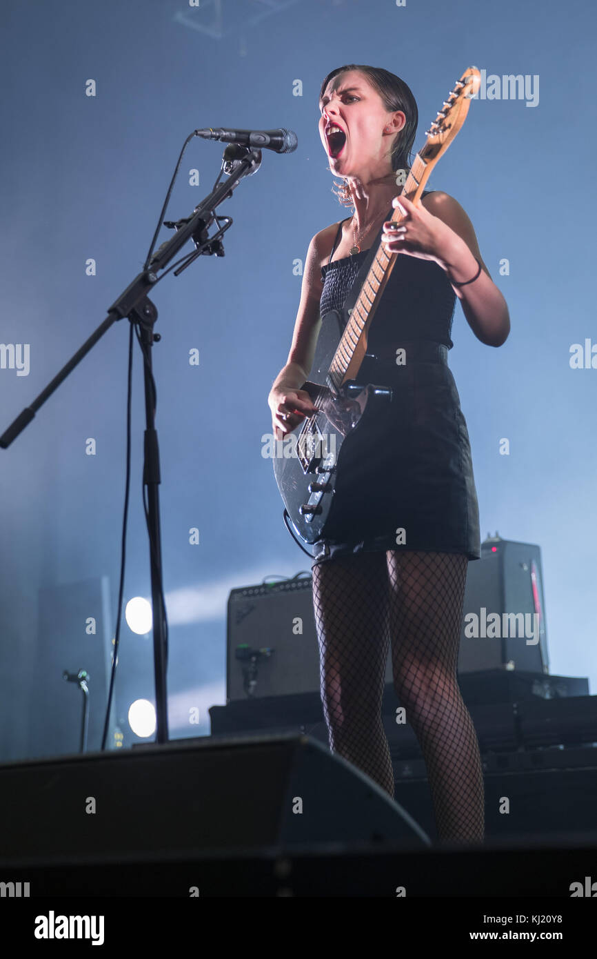 Brighton, UK. 20th Nov, 2017. Ellie Rowsell of Wolf Alice, performing ...