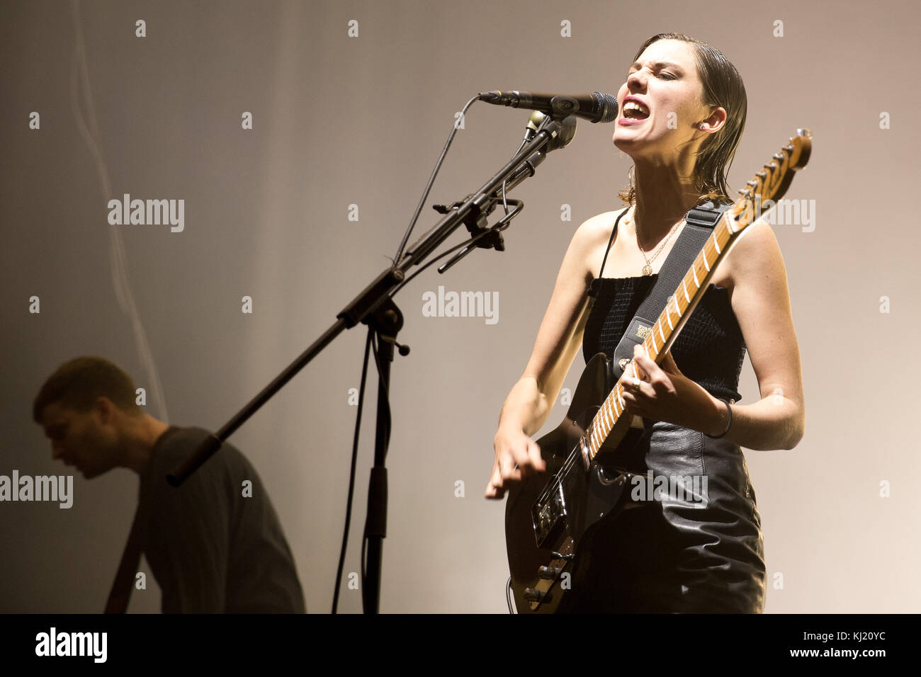 Brighton, UK. 20th Nov, 2017. Ellie Rowsell of Wolf Alice, performing ...