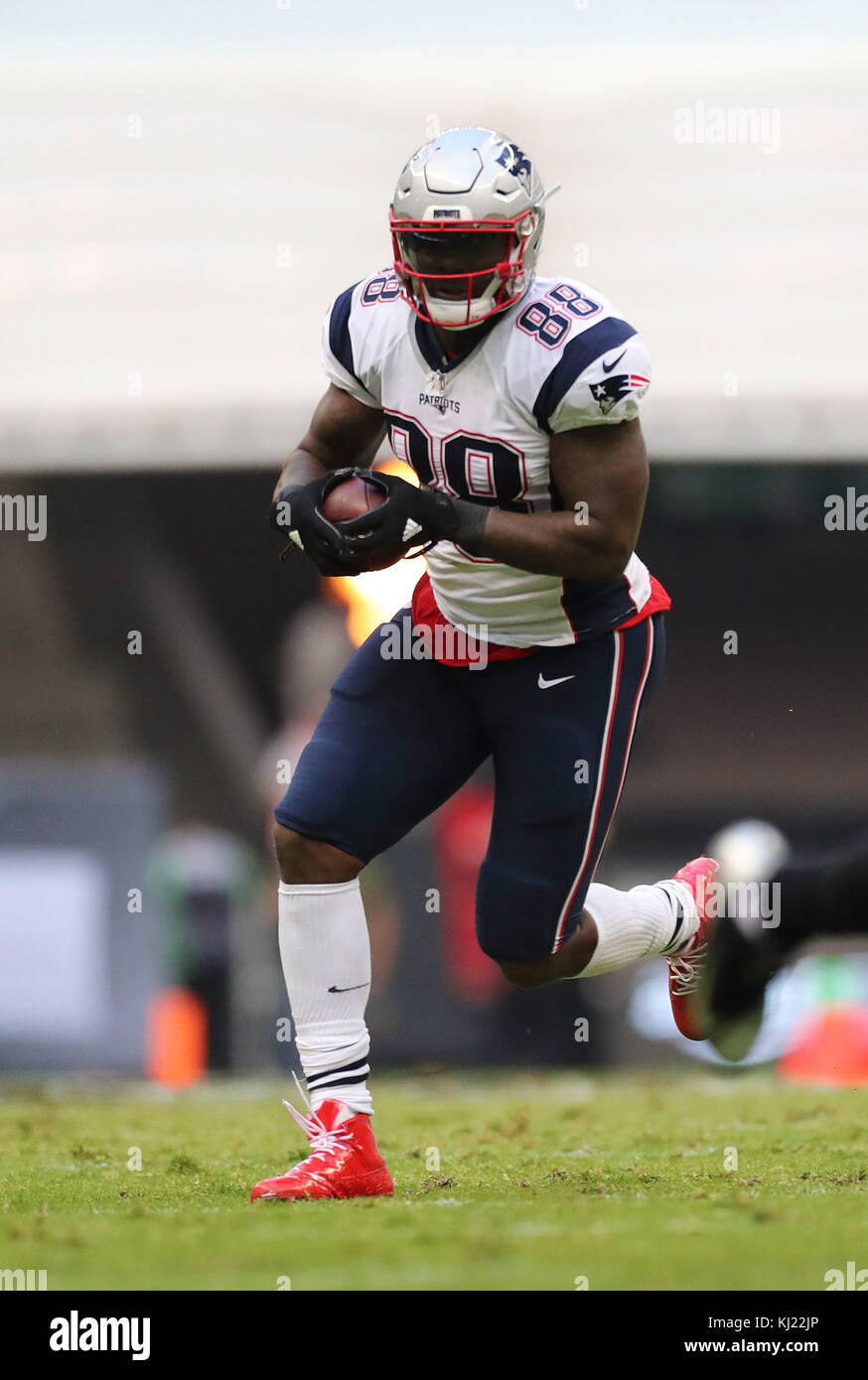 Nov 19, 2017; Mexico City, MEX, USA; New England Patriots tight end ...