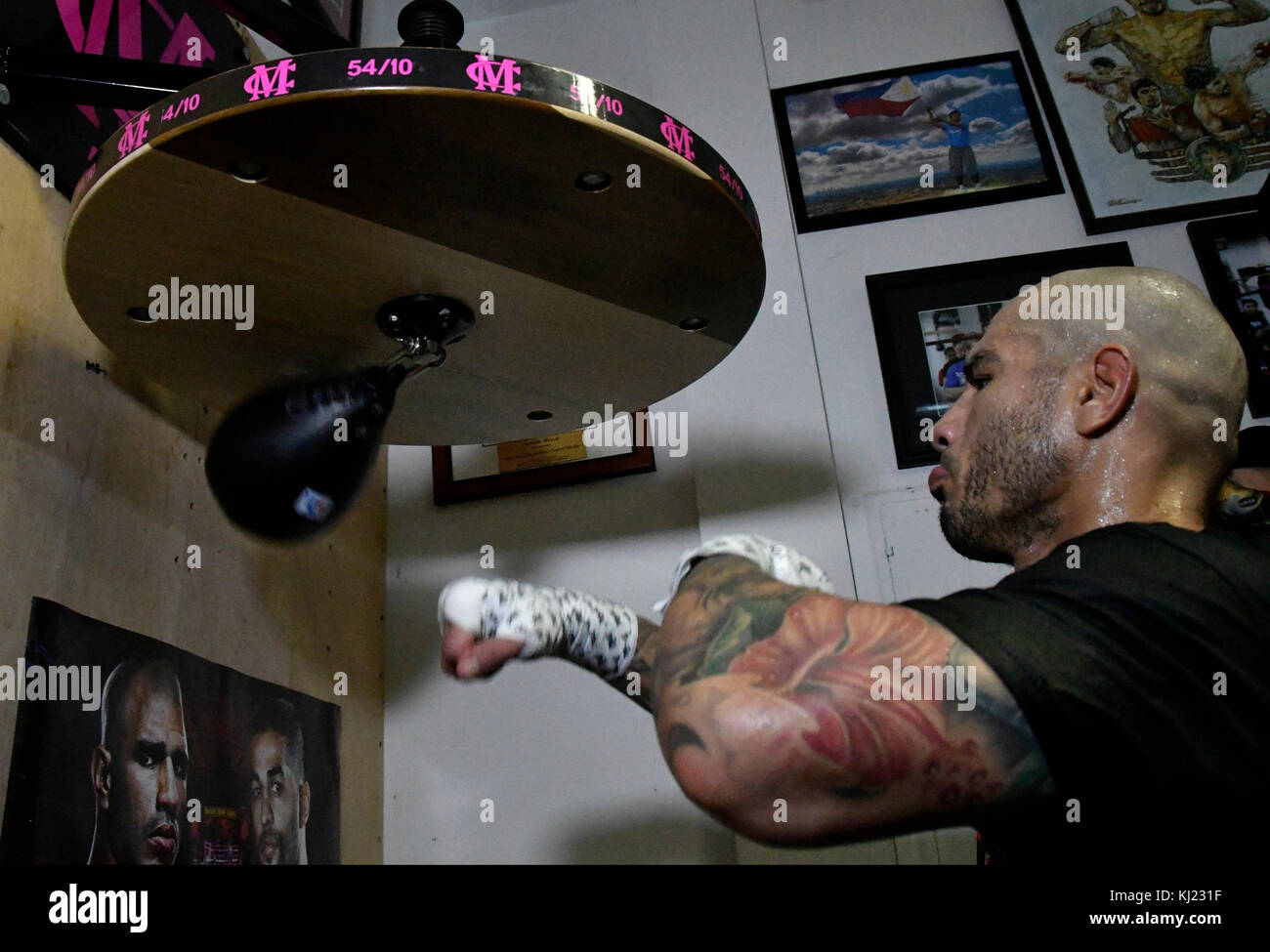 Ca. 20th Nov, 2017. Doing his last SoCal media day workout Miguel Cotto ...