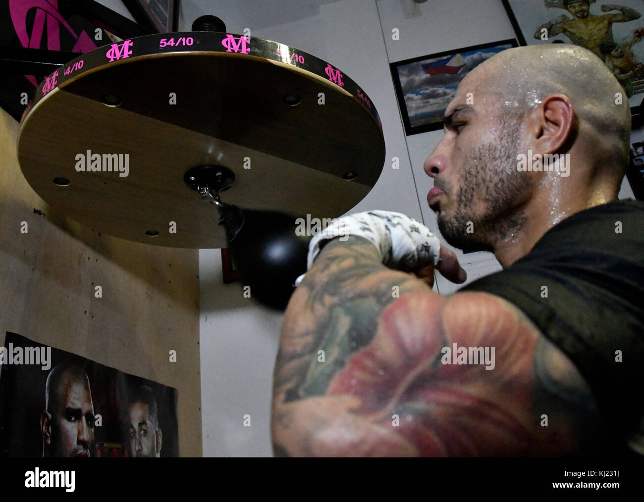 Ca. 20th Nov, 2017. Doing his last SoCal media day workout Miguel Cotto ...