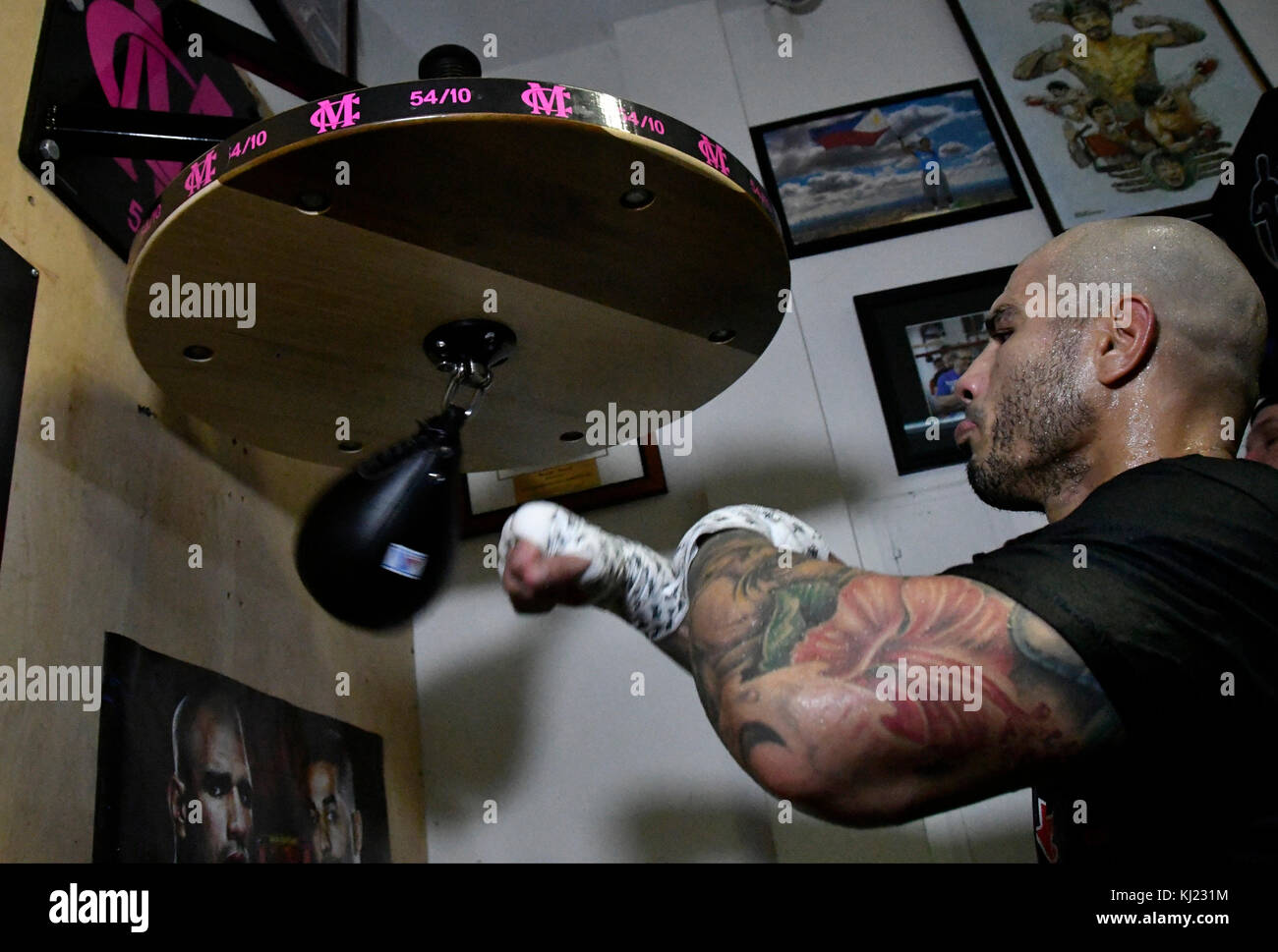 Ca. 20th Nov, 2017. Doing his last SoCal media day workout Miguel Cotto ...