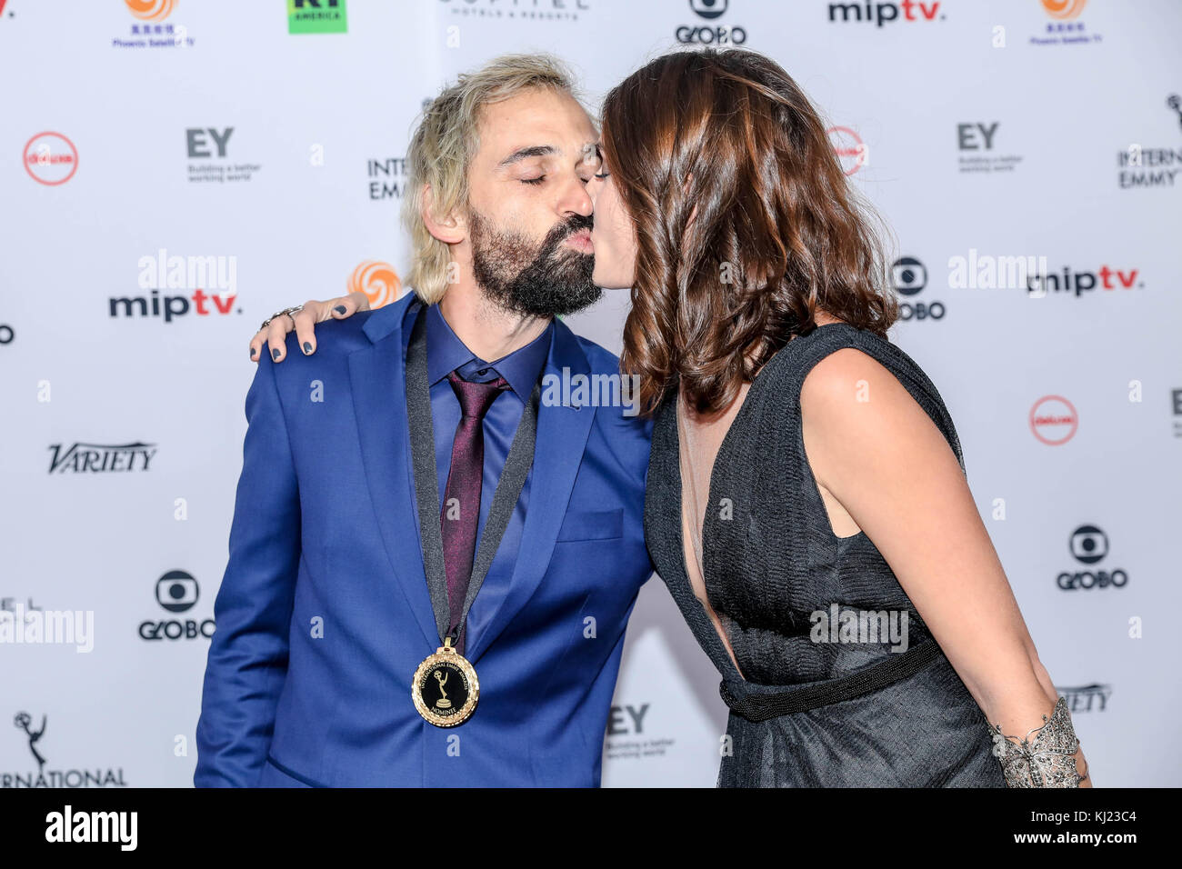New York, USA. 20th November, 2017. Julio Andrade and wife Elen Cunha ...