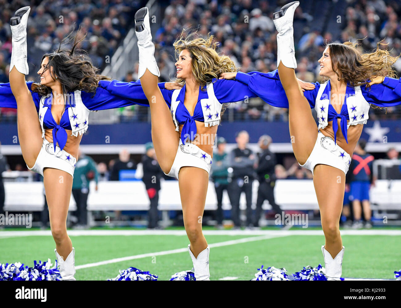 November 19, 2017: The Dallas Cowboys cheerleaders perform during an ...
