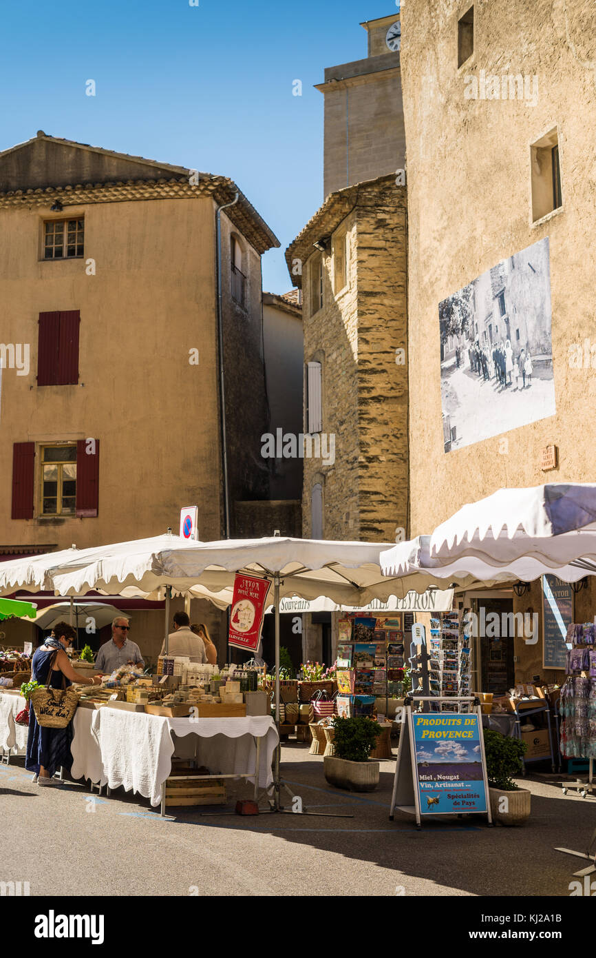 Street market, Gordes, Provence, France, Europe Stock Photo - Alamy