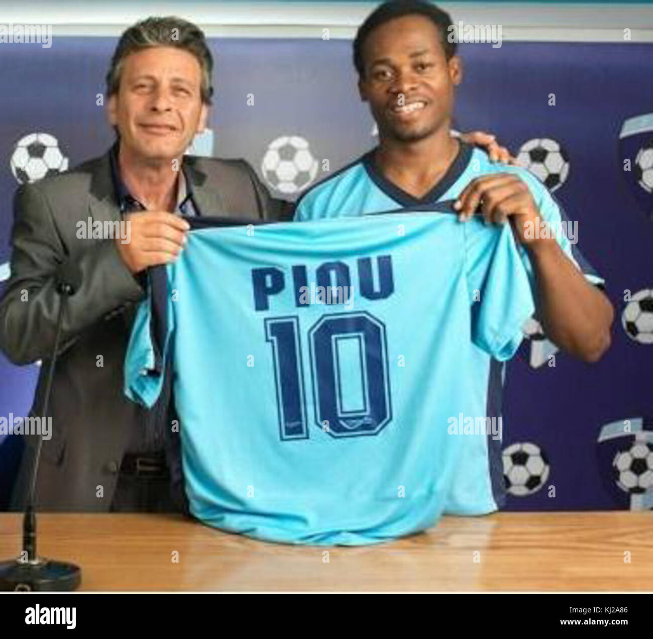 Piou piou hi-res stock photography and images - Alamy