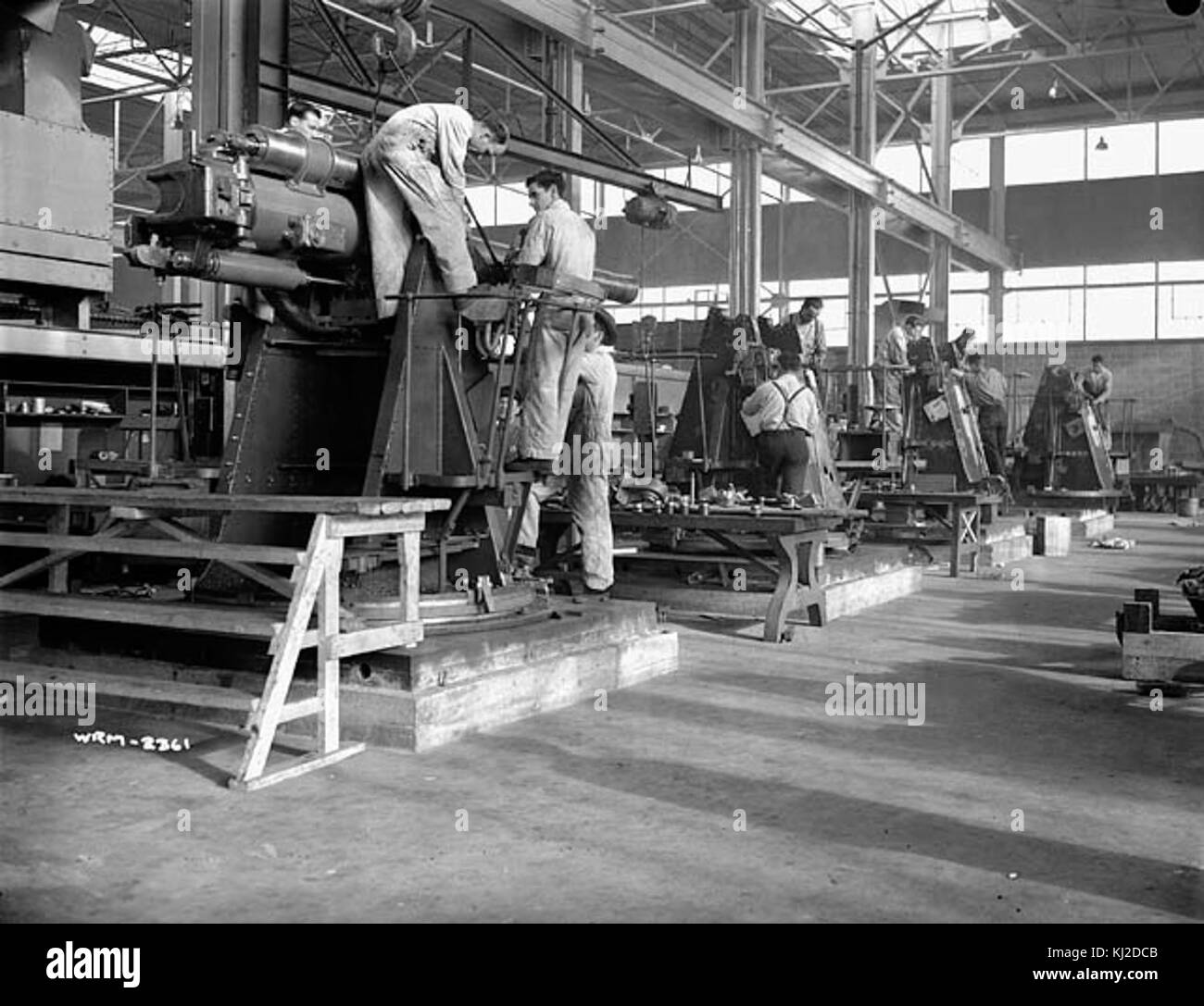 4 inch gun hi-res stock photography and images - Alamy