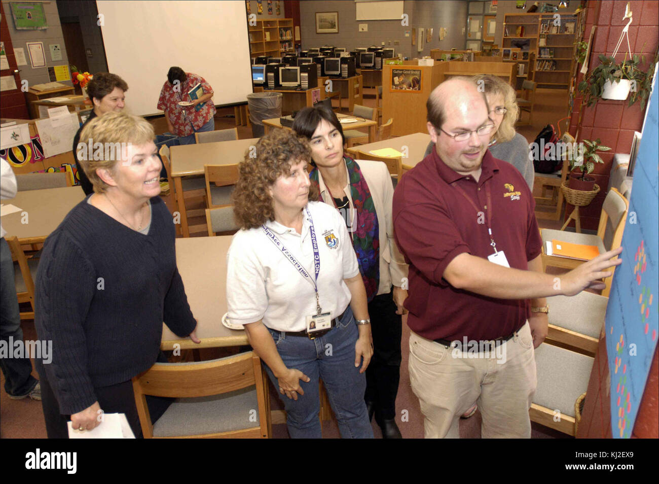 People attending workshop and working on chart on board Stock Photo - Alamy
