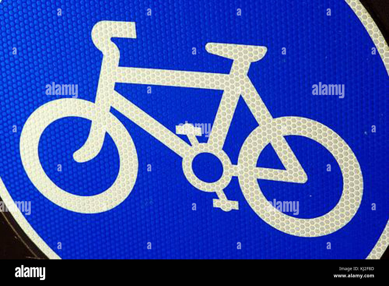Cycle only sign united kingdom Stock Photo - Alamy