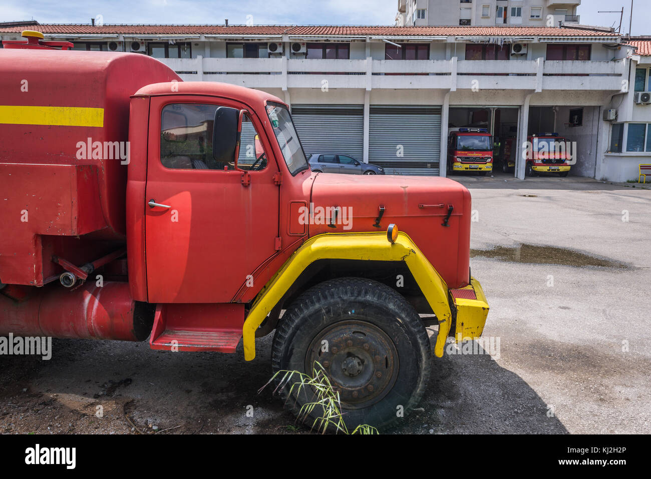 Fire department water tanker hi-res stock photography and images - Alamy