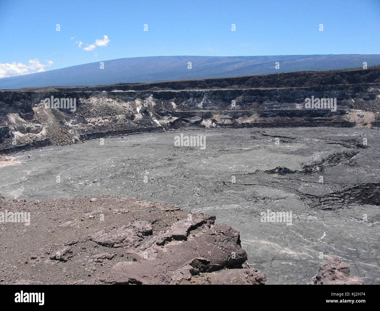 The HVNP Caldera Overlook offers a breathtaking view of the Kīlauea ...