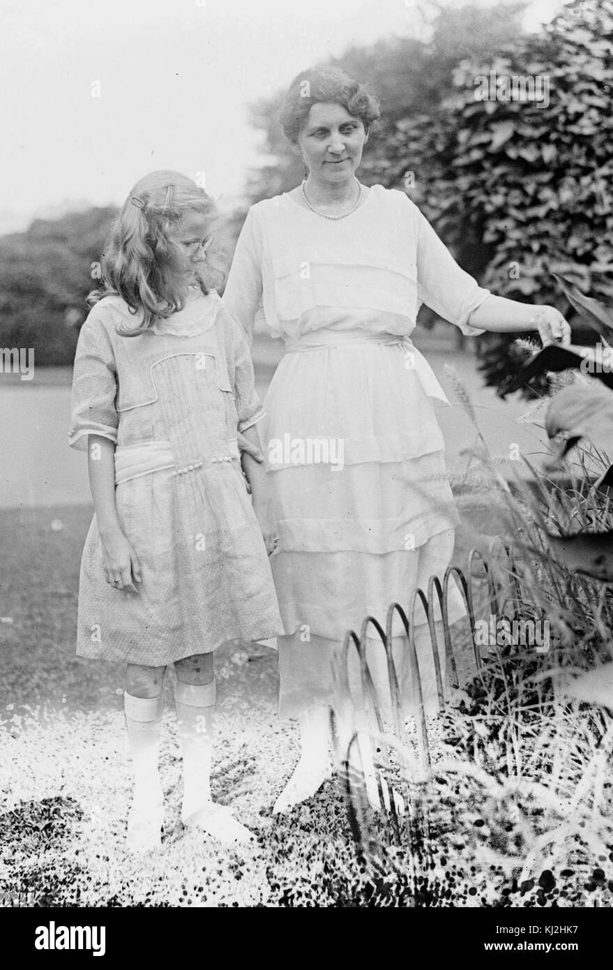 Ida May Spaulding Cameron with daughter Catherine Stock Photo - Alamy