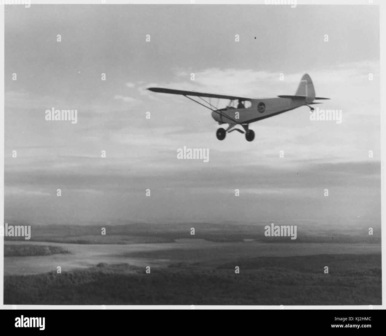 Piper Super Cub monoplane in flight Stock Photo - Alamy