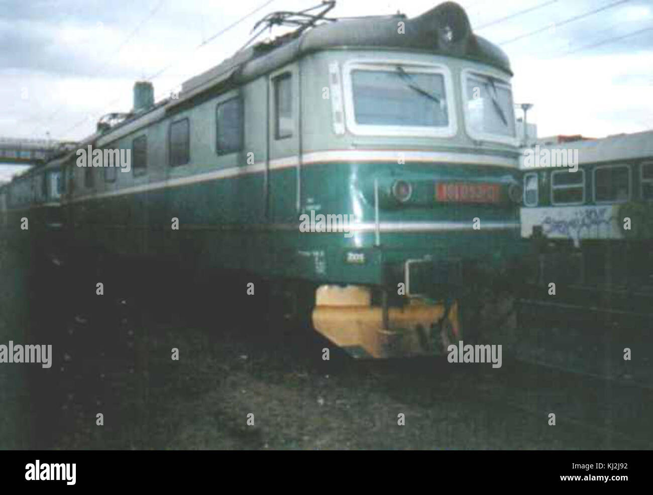 A photograph of locomotive 181 053, showing the engine design and ...