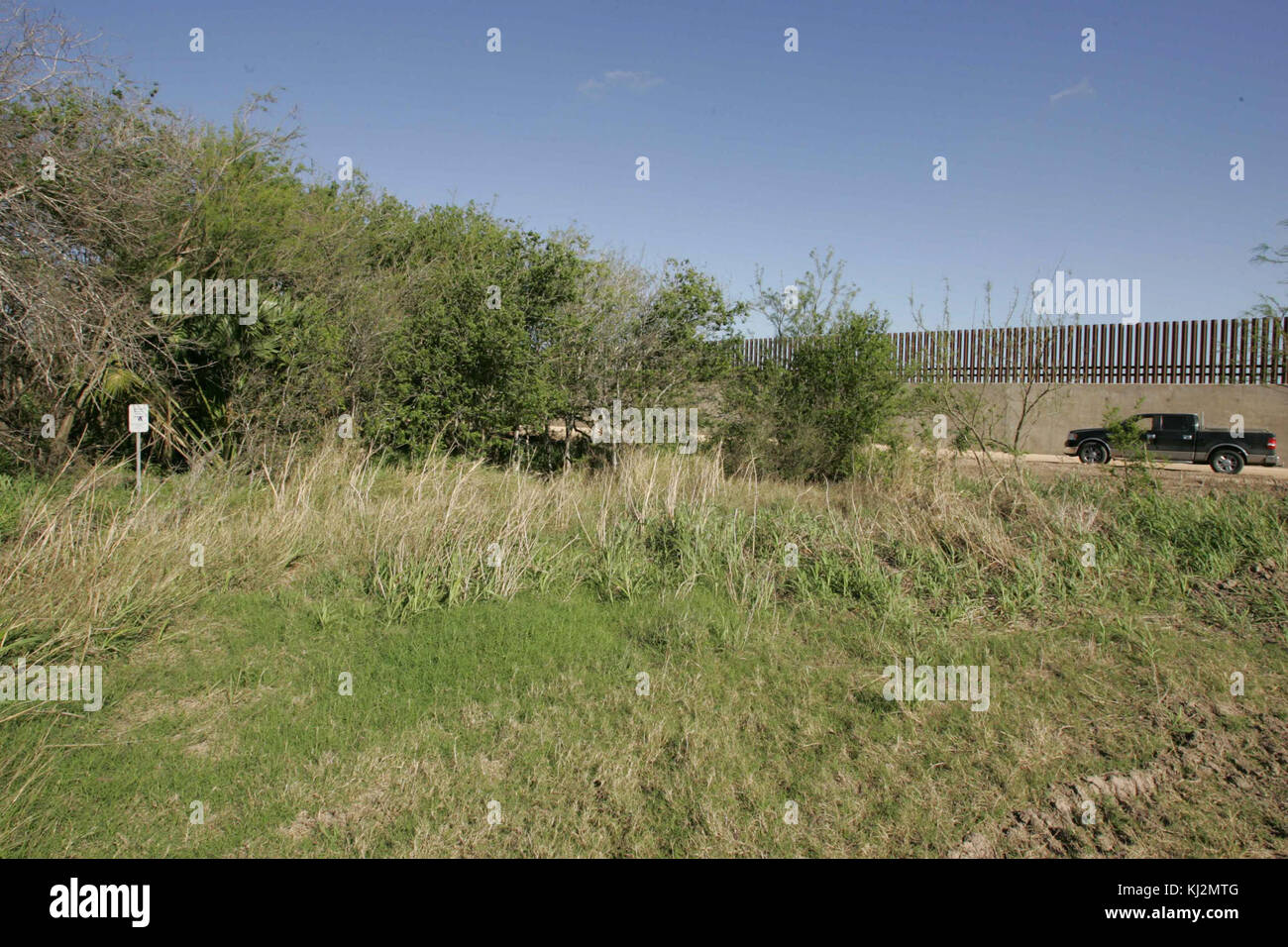 Refuge border wall Stock Photo - Alamy