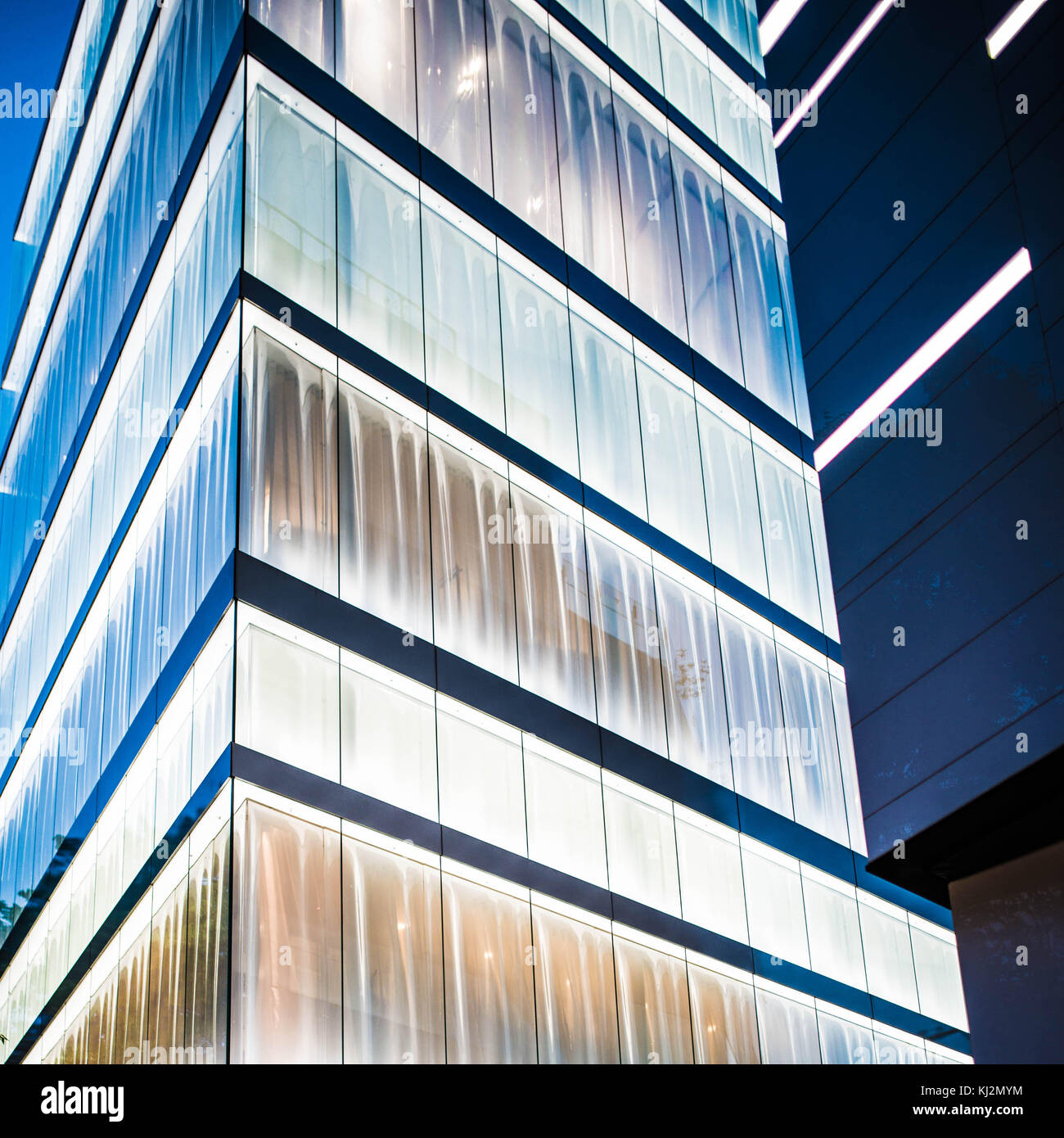 Dior building tokyo hi-res stock photography and images - Alamy