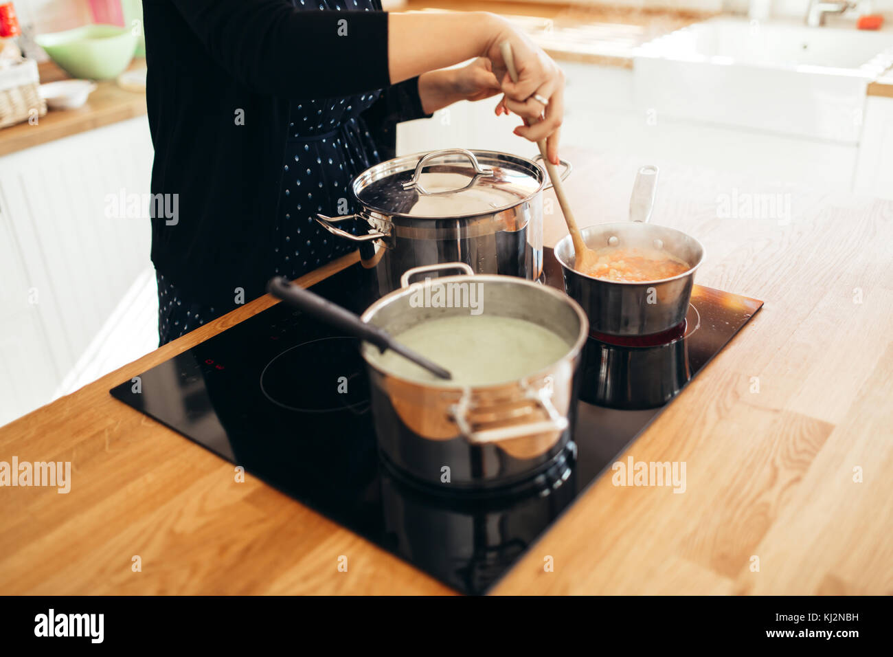 Woman making lunch in kitchen Stock Photo - Alamy