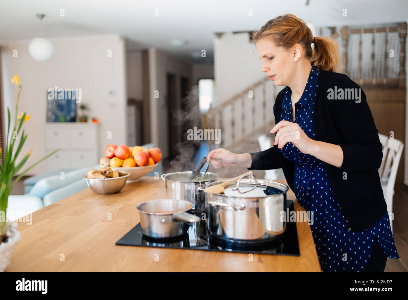 Woman making lunch in kitchen Stock Photo - Alamy