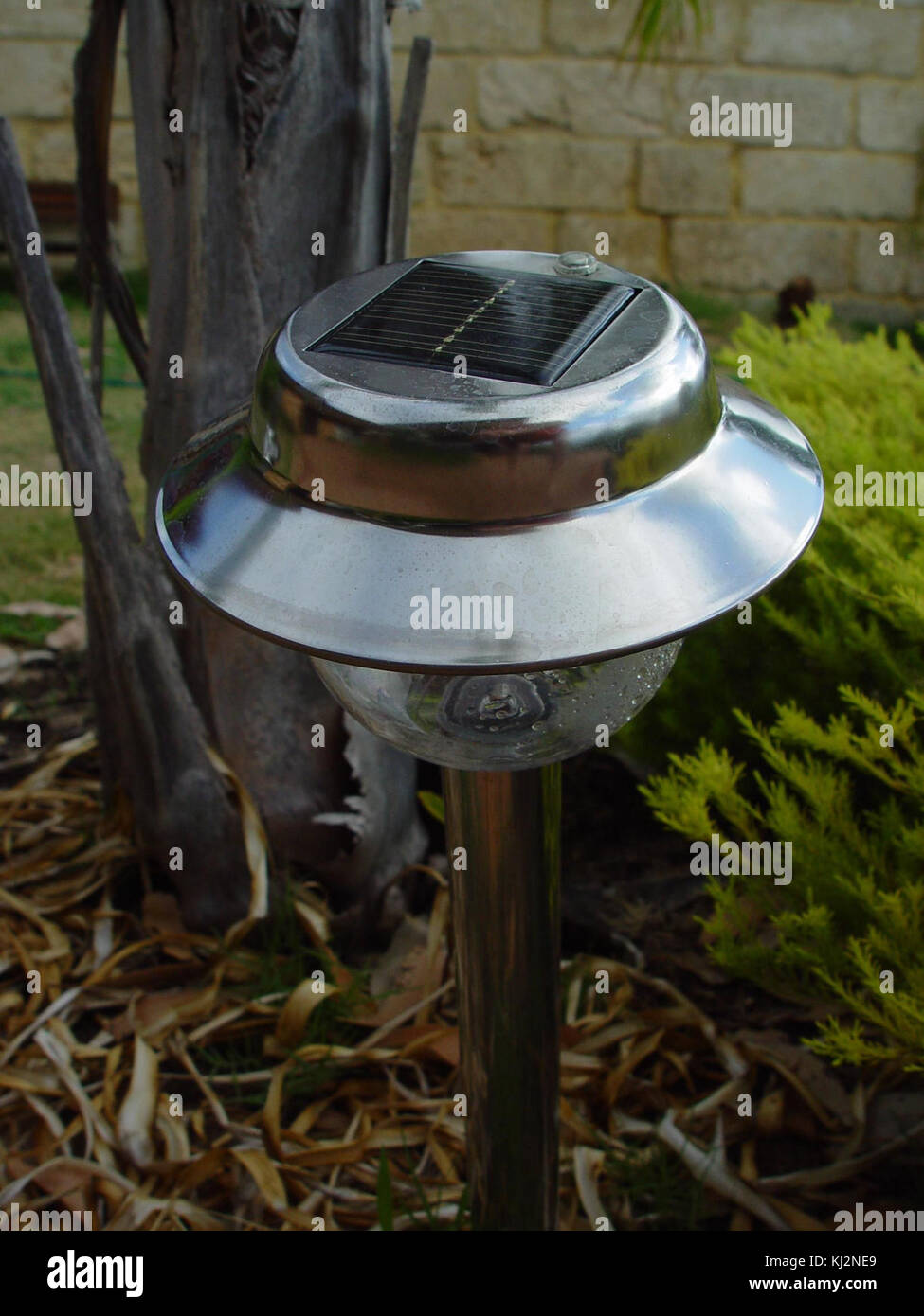 Solar powered light fixture hi-res stock photography and images - Alamy