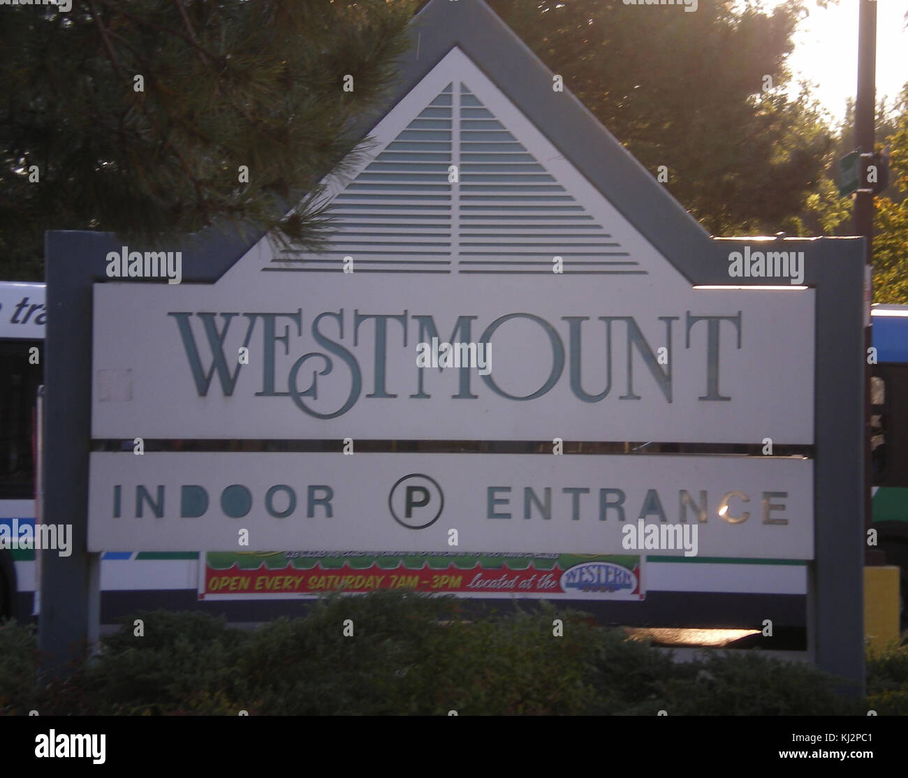 Westmount mall hi-res stock photography and images - Alamy