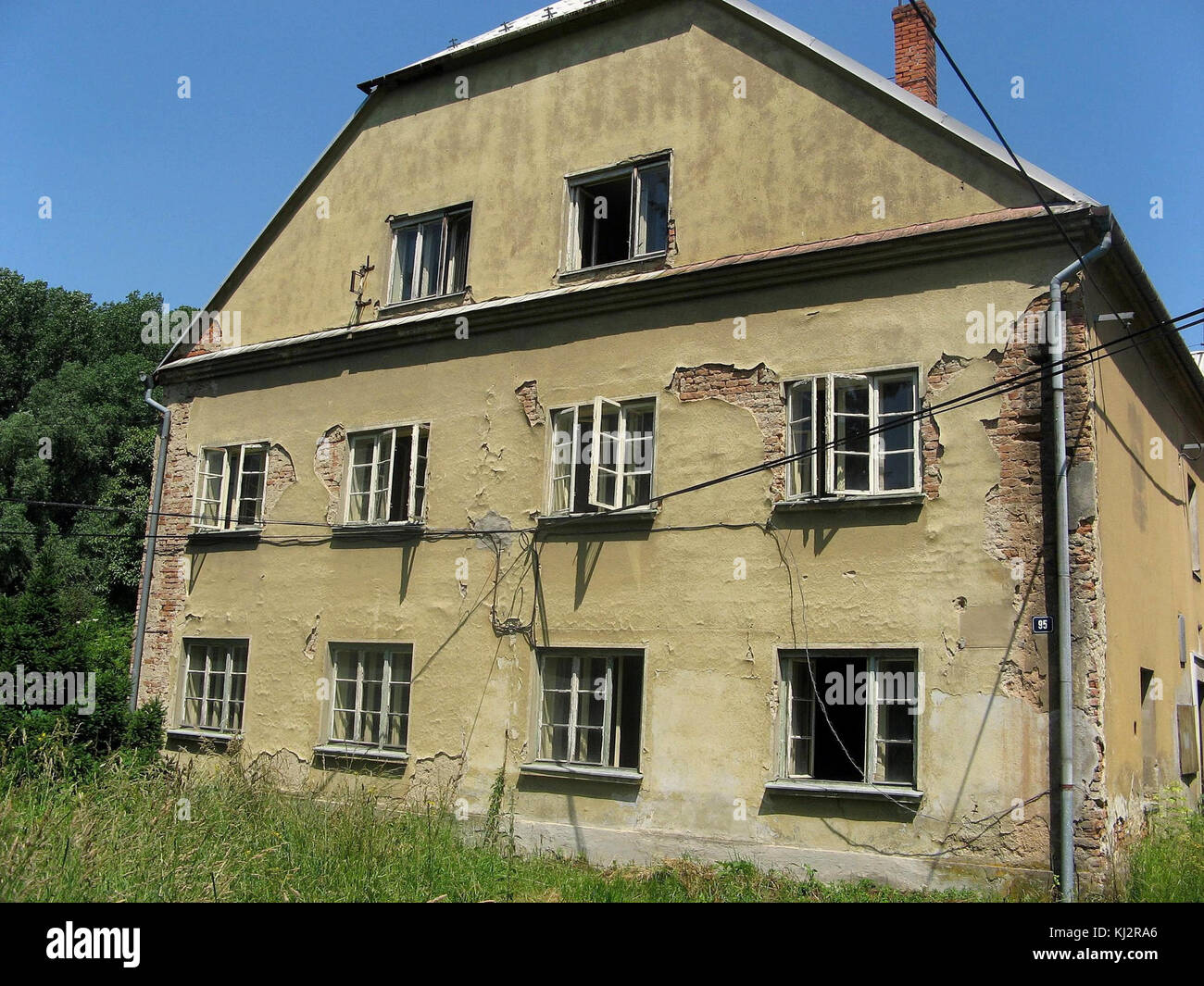Ruins building time lapse hi-res stock photography and images - Alamy