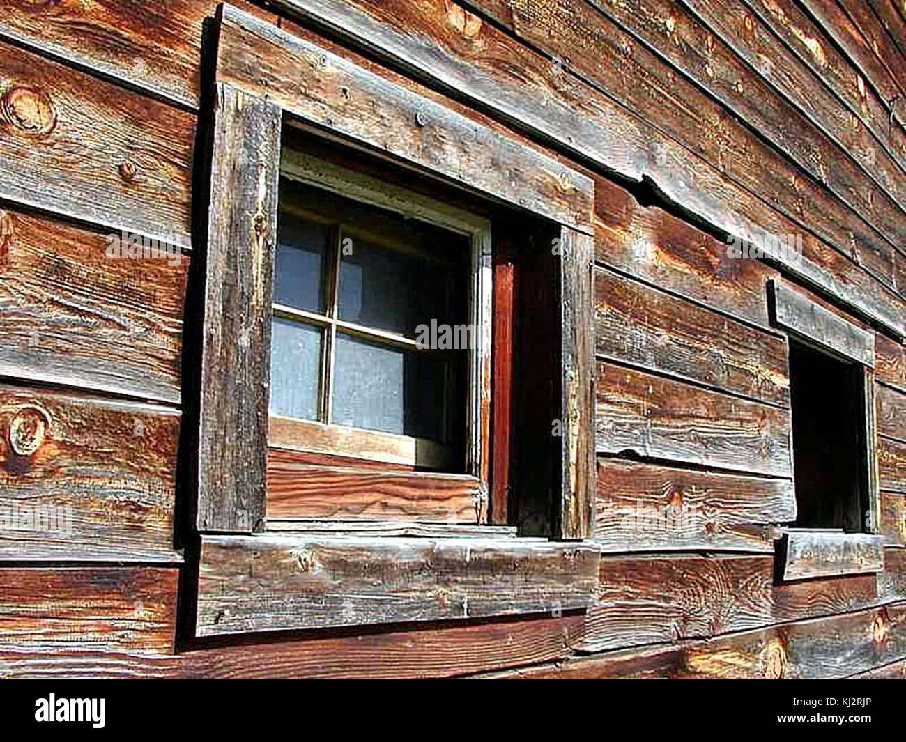 Barns wood windows Stock Photo - Alamy