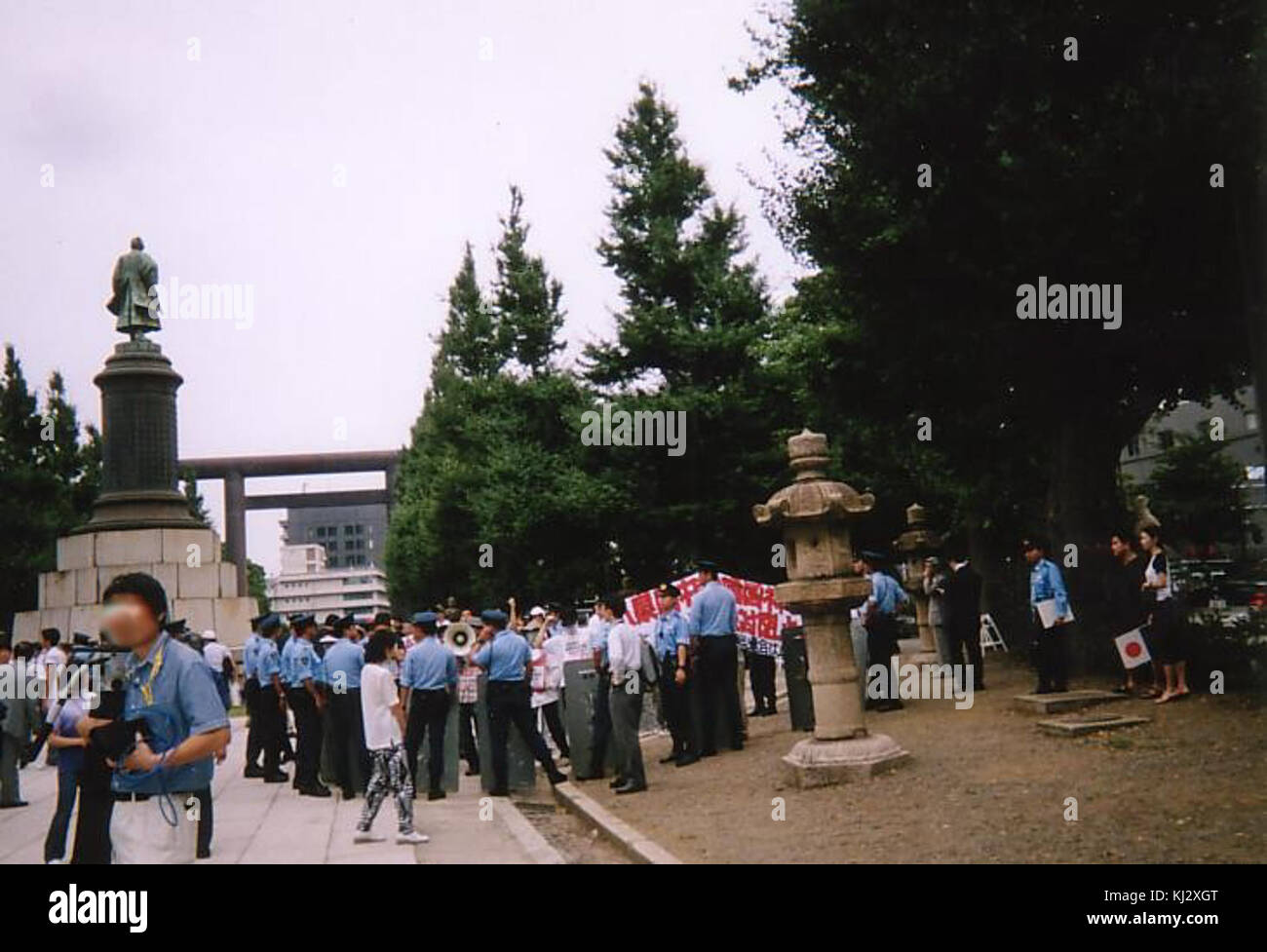 Left activists hi-res stock photography and images - Alamy