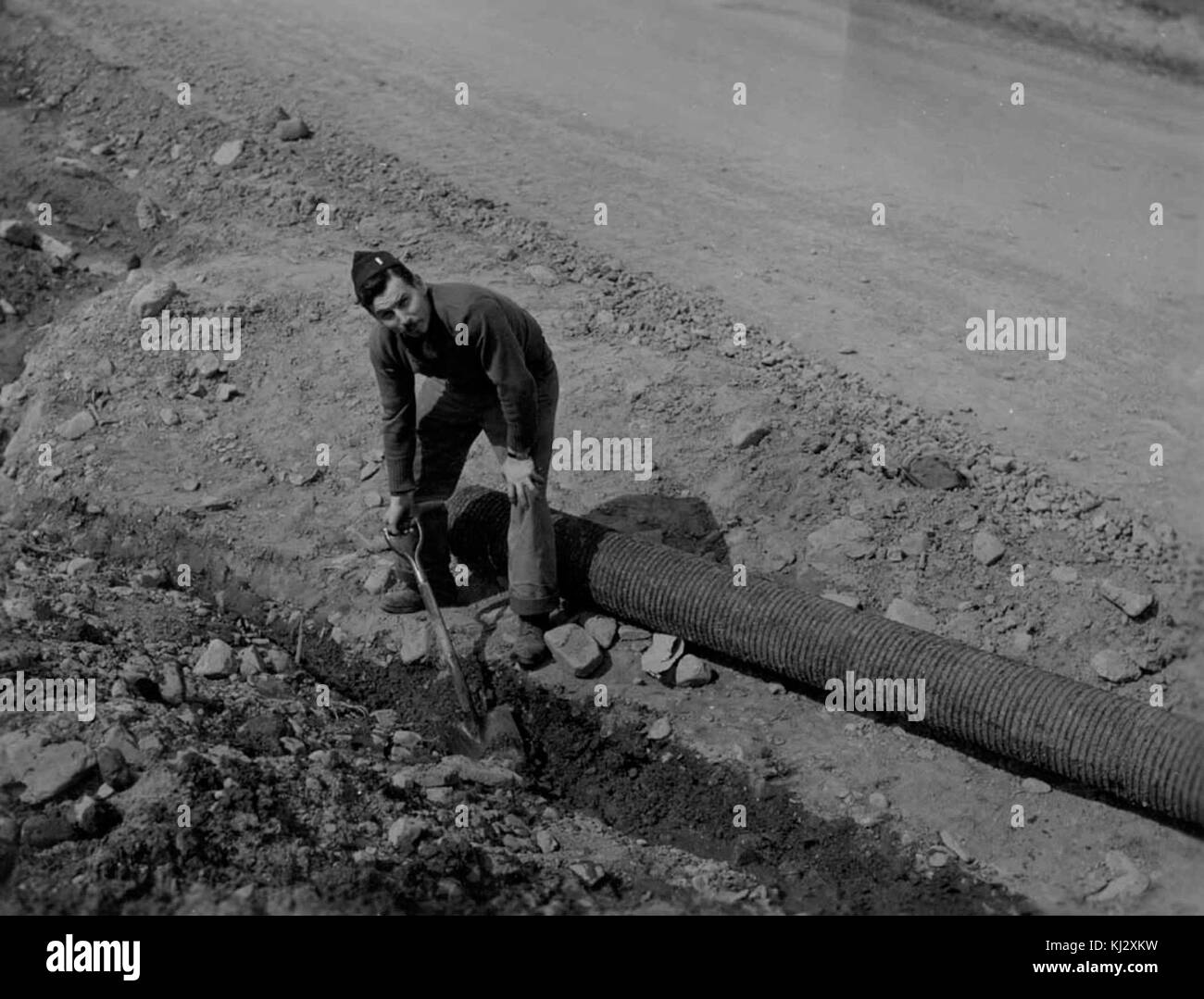 Serviceman photographs hi-res stock photography and images - Alamy