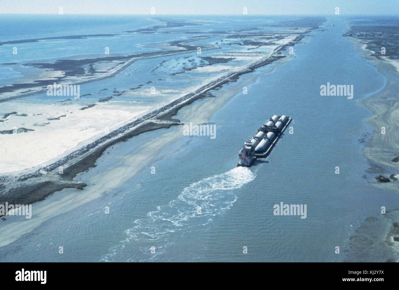 Shipping barges hi-res stock photography and images - Alamy