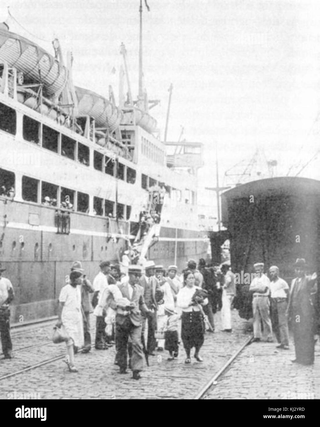 Japanese Immigrants disembarkment in Brazil 1937 Stock Photo - Alamy