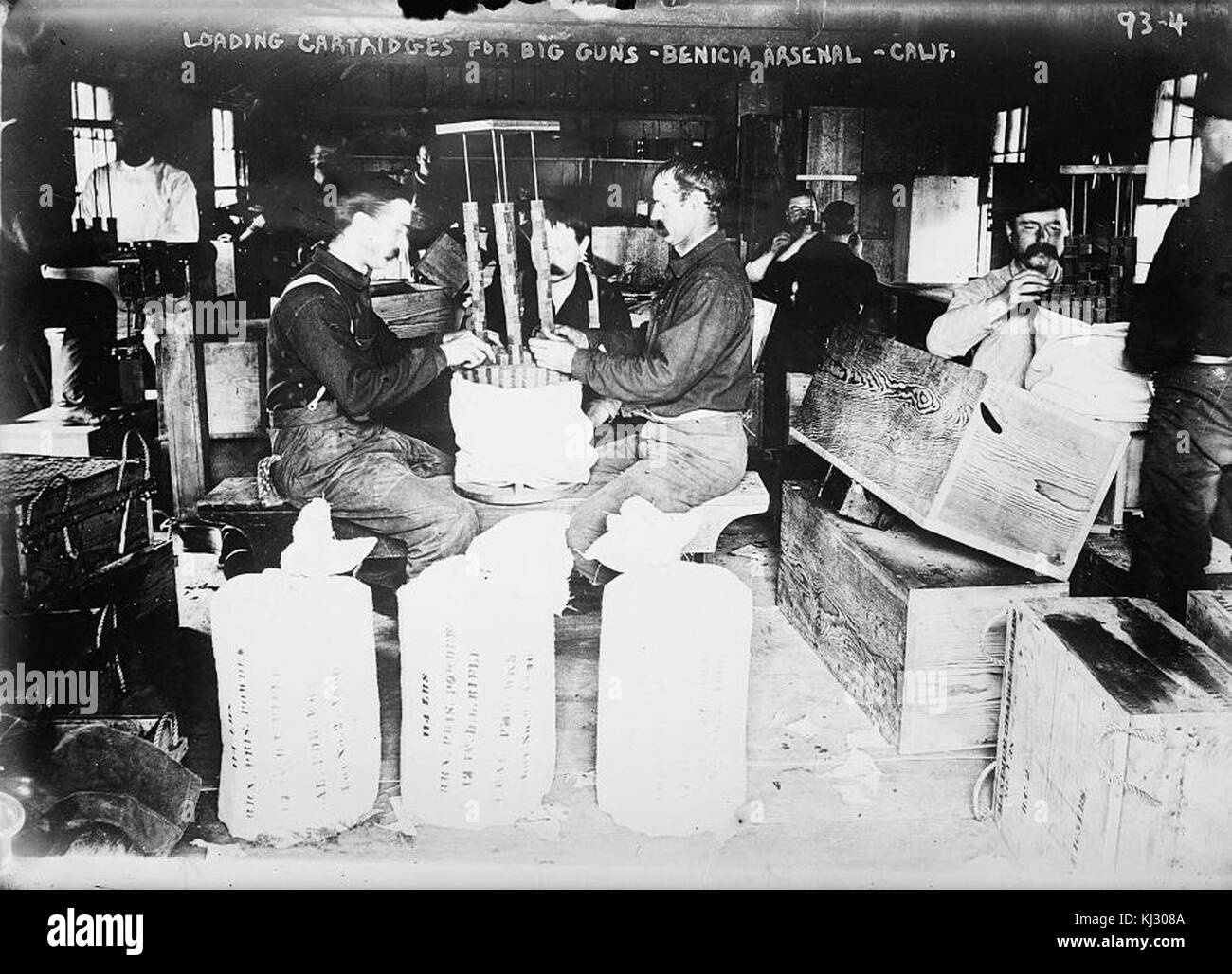 Military personnel loading hi-res stock photography and images - Alamy