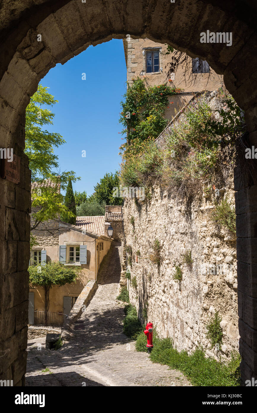 Street of medieval village of Gordes, Provence, France Stock Photo - Alamy