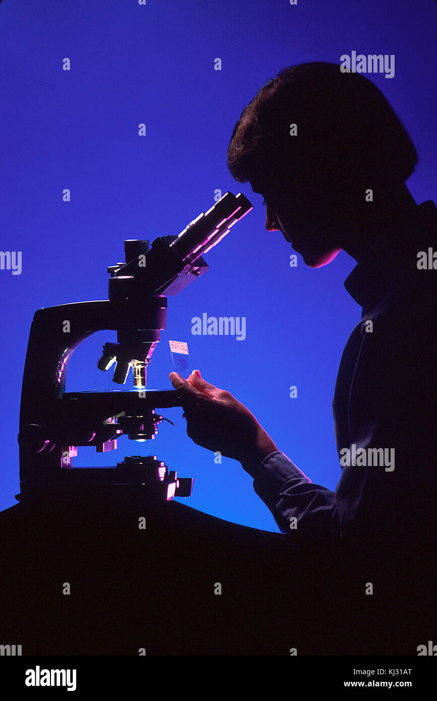 Pathologist microscope hi-res stock photography and images - Alamy