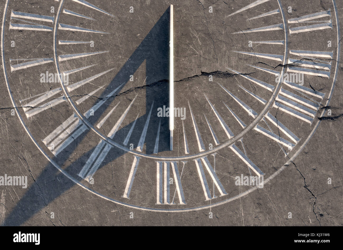 Sundial roman numerals hi-res stock photography and images - Alamy