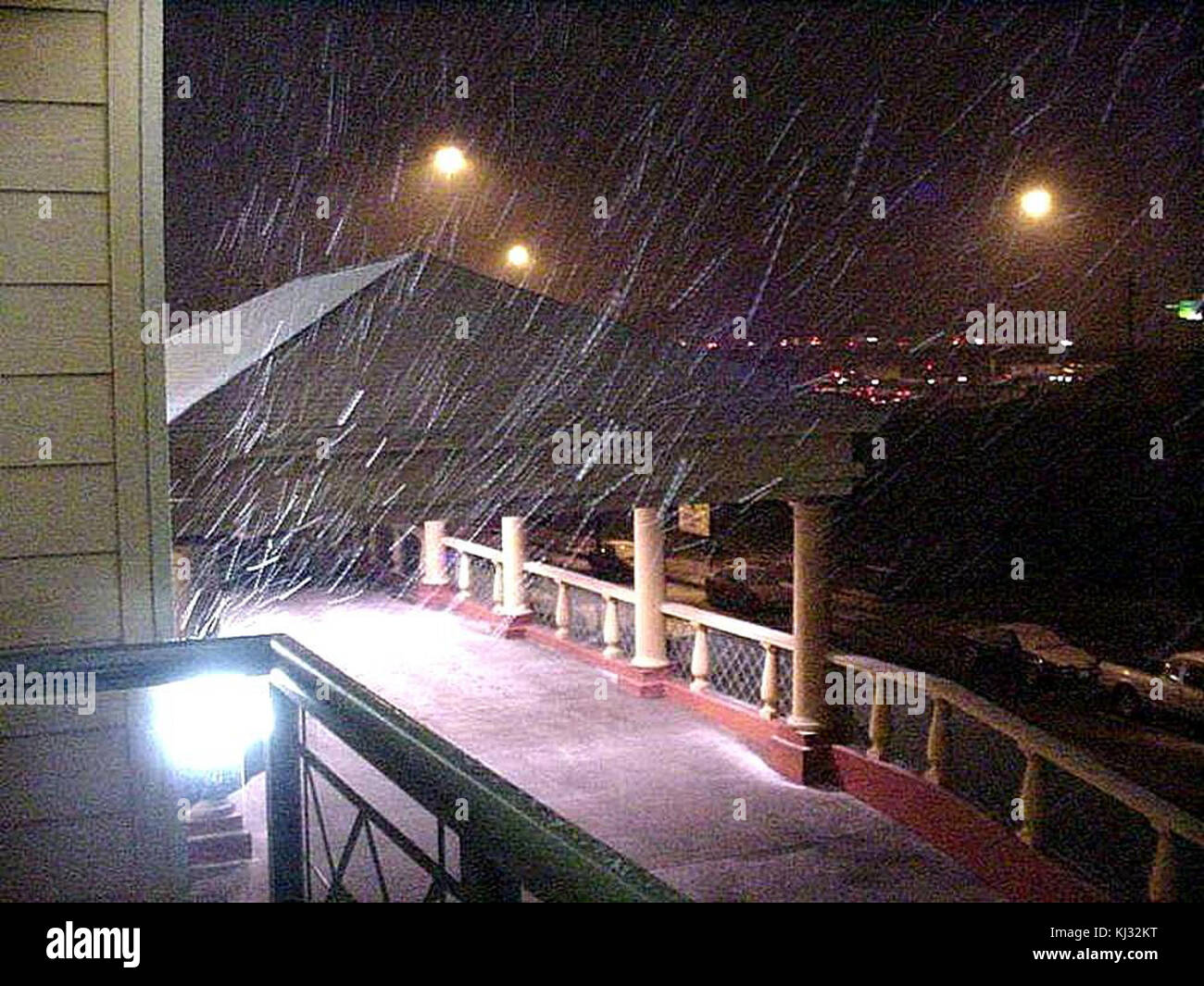 Snow at night (1 Stock Photo - Alamy